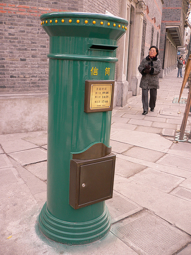 Multiview Compressive Coding for 3D Reconstruction